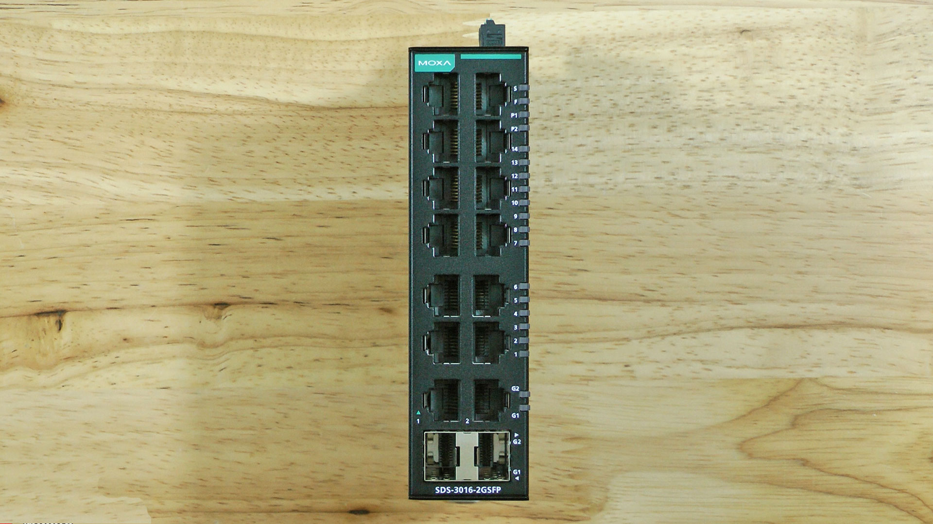 First Look: MOXA SDS-3000 Smart Industrial Ethernet Switches (M5E19 ...